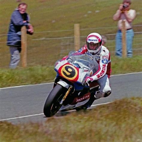 Roger Burnett Vía Isle of Man TT Races for the RUDE RACER