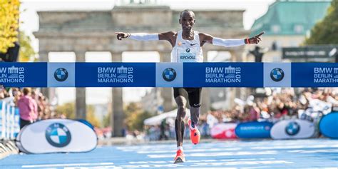 Eliud Kipchoge Crushed The World Marathon Record By Over A Minute At
