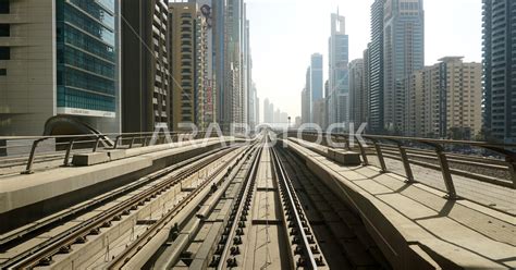 أحدث أنظمة السكك الحديدية مترو دبي في الامارات العربية المتحدة الفن