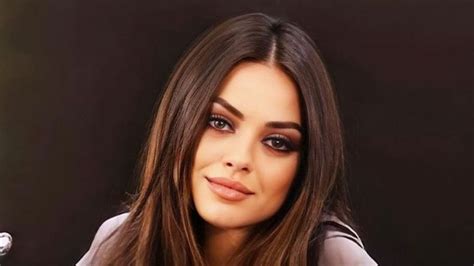 Mila Kunis contén el aliento antes de ver como luce a sus 39 años de