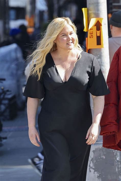 Amy Schumer Filming Kinda Pregnant On NYC Streets 02 26 2024 CelebMafia