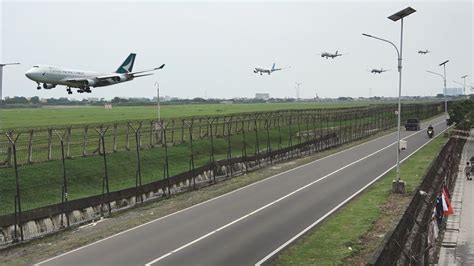 Nonton Pesawat Terbang Take Off Dan Landing Di Jakarta Bandara Soekarno