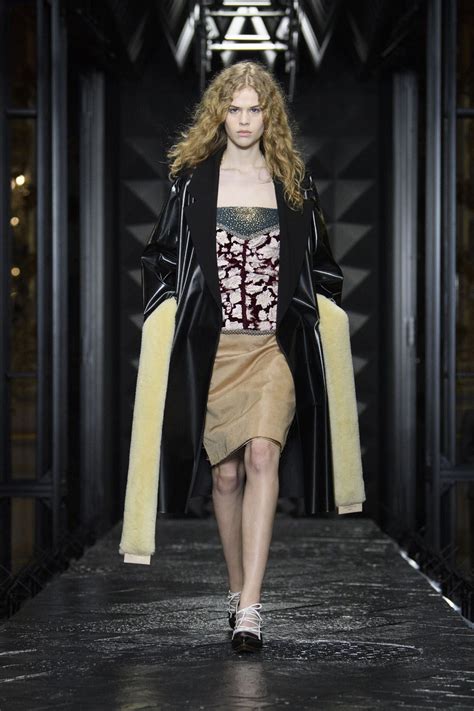 Louis Vuitton Fall Winter 2023 2024 RUNWAY MAGAZINE Official