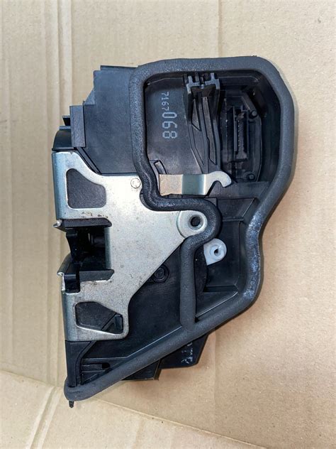 ZAMEK DRZWI PRAWY PRZÓD BMW E90 E91 E92 E93 F10 F11 7167068 EUROPA 7