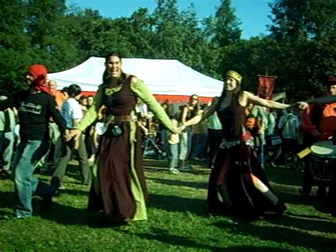 La Danse au Moyen Age Le Ménestrel Des Hauts de France Animations