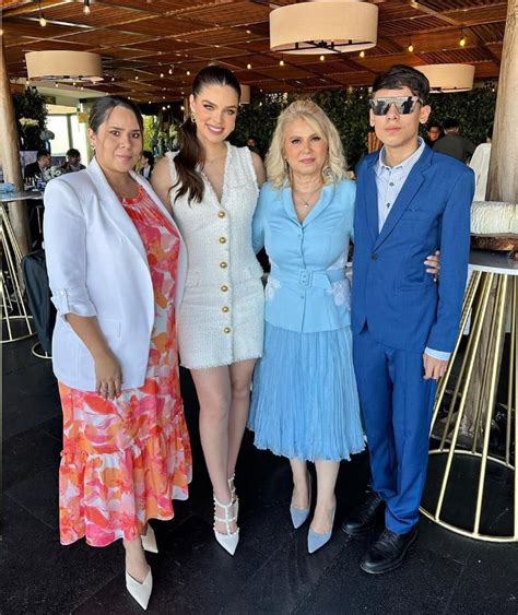 Marc Anthony Y Nadia Ferreira Bautizaron A Su Hijo En La Catedral De