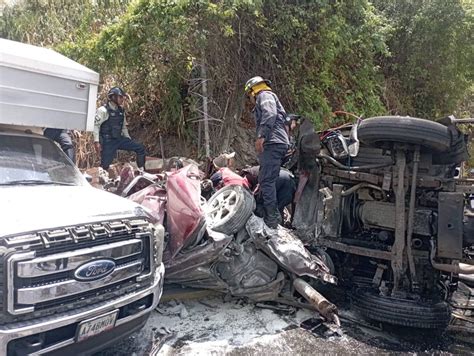Dos muertos y tres heridos dejó aparatoso accidente en El Marqués Fotos