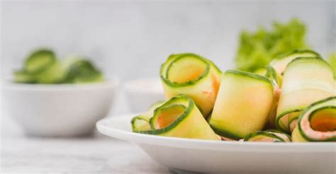 Comida saludable Prepara unos deliciosos rollitos de pepino y atún