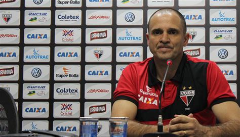 Técnico quebra a cabeça para definir substituto de Jorginho contra o