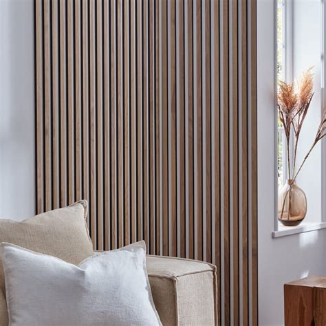 Entr E Avec Des Tasseaux Bois Habillage Mur Tasseaux Noyer
