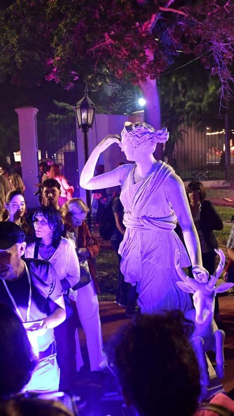Estatuas bajo las estrellas la Ciudad mostró cómo se restauran las
