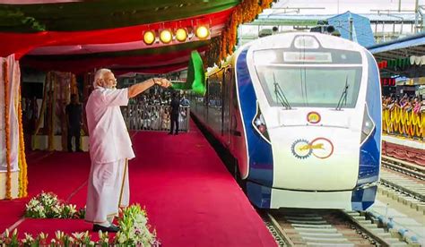 PM Modi Flags Off Kerala S First Vande Bharat Express Train