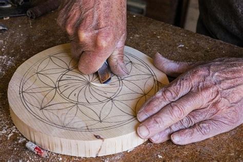 Exposition D Monstration De Sculpture Sur Bois Autour Des Collections