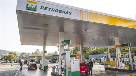 Pela 1ª vez desde junho Petrobras anuncia aumento no preço da gasolina