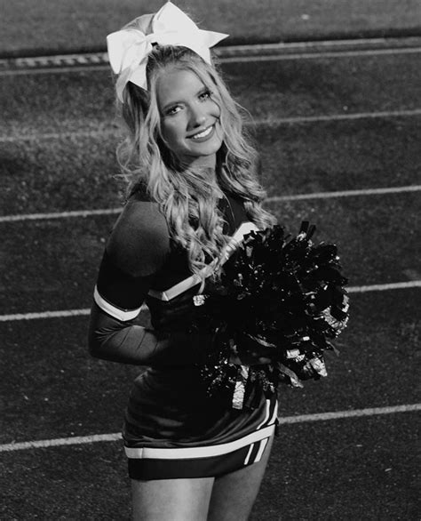 Cheerleading Senior Pictures Cheerleading Poses Cute Senior Pictures Cheer Team Pictures