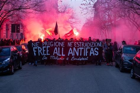 Centinaia Di Manifestanti In Corteo A Milano Per Ilaria Salis L