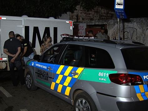 G1 Homem é morto a tiros dentro de casa na Vila Mutirão em Goiânia