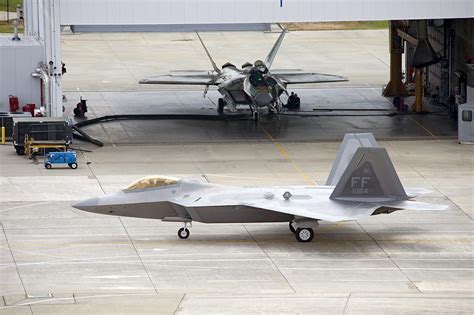 Lockheed Martin recebe contrato de US 7 bi para apoio à frota de caças