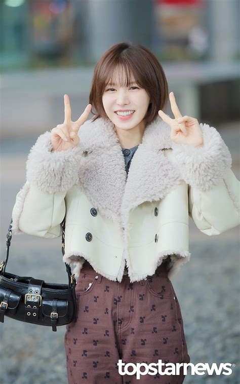 joahx2 on Twitter RT TSN PHOTO HD포토 레드벨벳 웬디 강아지 털보다 복슬복슬한 옷 입고