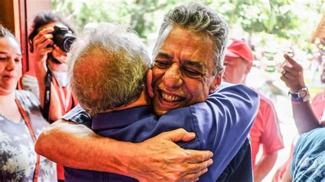 Lula entregará a Chico Buarque o Prêmio Camões que Bolsonaro boicotou