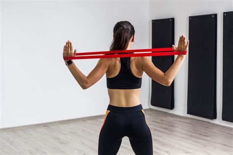 8 Exercices bras avec élastique à faire chez soi Cellublue