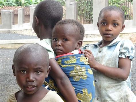 Les orphelins du Sida Aide aux enfants vulnérables au Rwanda
