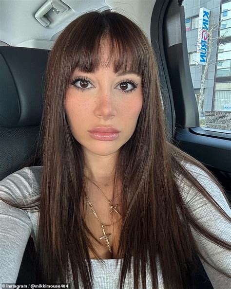 Mikaela Testa Is Accused Of Photoshopping Her Famous Curves On