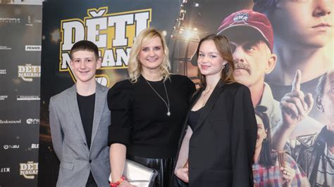 Galerie Děti Nagana Jana Bernášková vzala na premiéru krásnou dceru