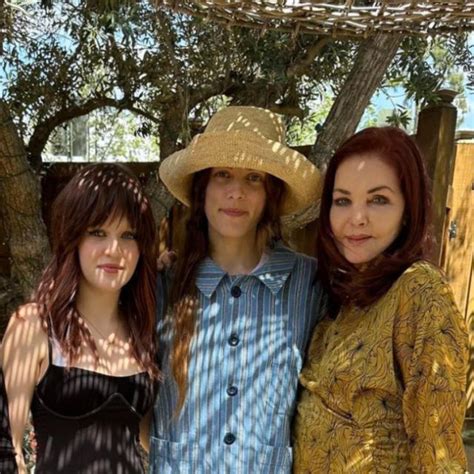 Priscilla Presley y Riley Keogh celebran la graduación de las hijas