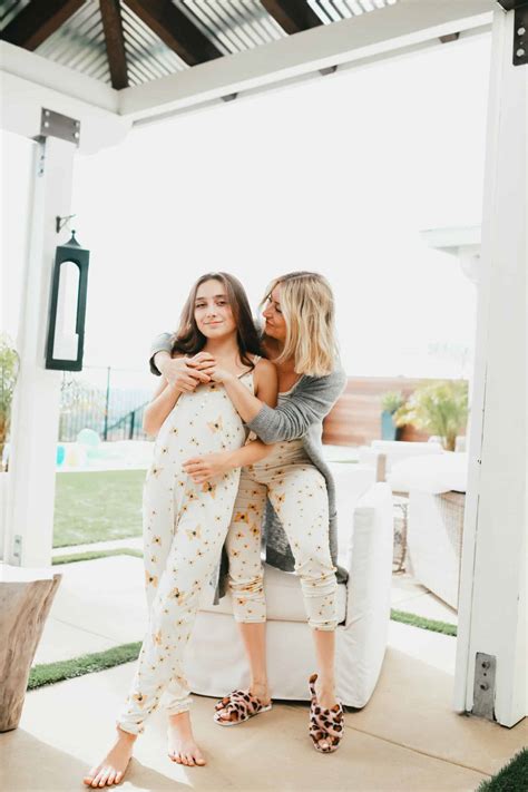 Mother And Daughter Photography Ideas