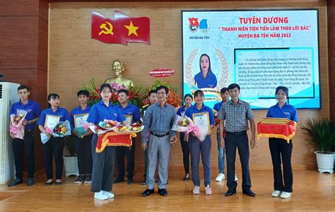 Đạ Tẻh Gặp mặt cán bộ Đoàn và tuyên dương thanh niên tiên tiến làm