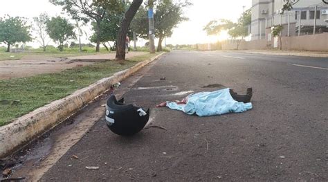 Motociclista Perde Controle Bate Em Rvore E Morre Em Campo Grande