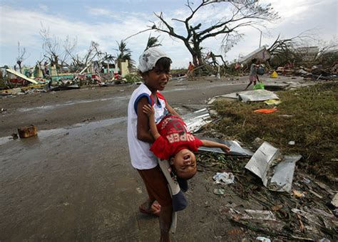 Photographing Disaster Typhoon Yolanda Social Text