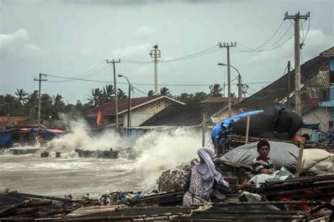 BMKG Deteksi 2 Bibit Siklon Tropis Di Barat Indonesia Waspada Hujan