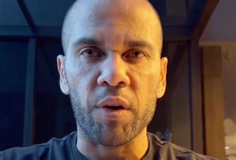 Equipe De Daniel Alves Nega Morte Do Jogador Ap S Boatos Na Imprensa