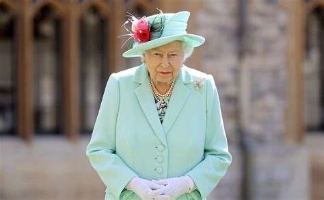 Reina Isabel se desvincula del Príncipe Andrew Harry y Meghan Markle