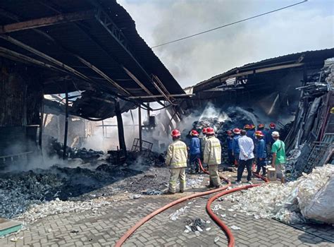 Gudang Rongsokan Di Sukodono Ludes Terbakar