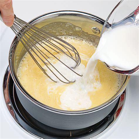 Sauce béchamel classique en 4 étapes faciles 5 ingredients 15 minutes