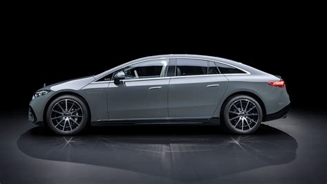 Refreshed Mercedes Benz Eqs Gets Massive 55 Inch Hyperscreen And An Equally Monstrous 511 Mile