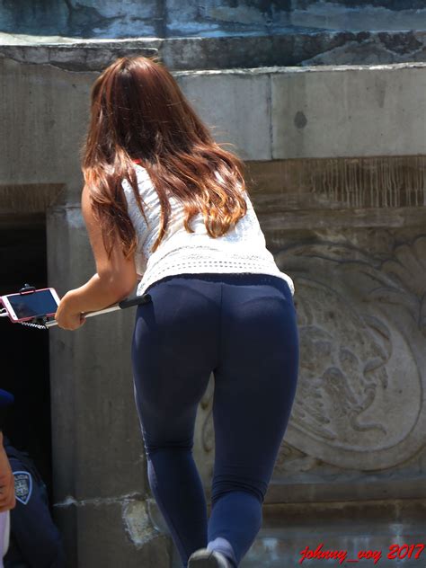 Preciosa Chava Se Le Marca La Tanga En Calzas Deportivas Mujeres