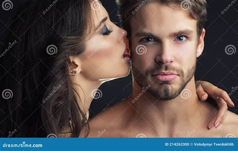 Tierna Pareja Joven Retrato De Pareja De Besos Primer Plano Pareja