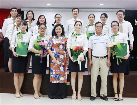 6 Mẫu đồng phục ngân hàng được bình chọn đẹp nhất hiện nay