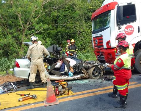 Família morre em grave acidente na BR 101