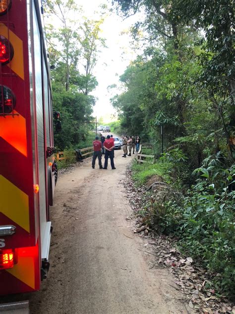 Homem é encontrado morto em rio e cachorro enforcado em ponte em SC