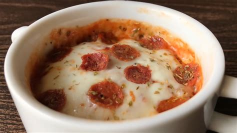 Pizza rapidă la microunde fără făină cum să pregătești o gustare