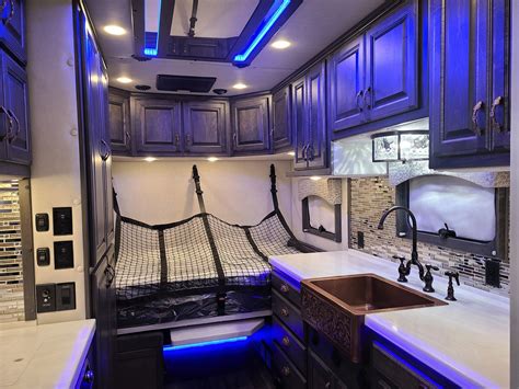 Volvo Vnl Custom Rig By Ari Legacy Sleepers Is The Fanciest Thing