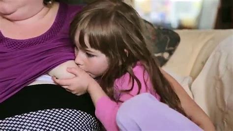Elle allaite toujours sa fille de 8 ans Vidéo Dailymotion
