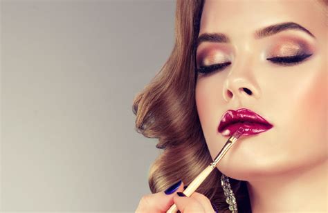 New Study Finds Women Wearing Heavy Makeup Are Viewed As Having Less