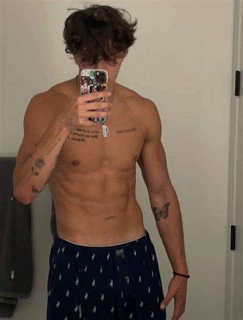 افتار Tattoo inspiration men Chest tattoo men Leg tattoo men