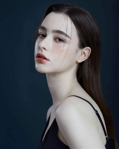 Co Gái Tây Đẹp Xinh Nét Tựa Hồn Hoa